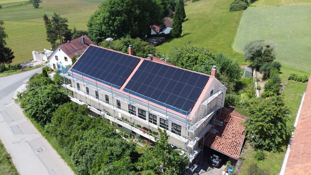 Installation Photovoltaik-Module mit SONNEN-Batteriespeicher